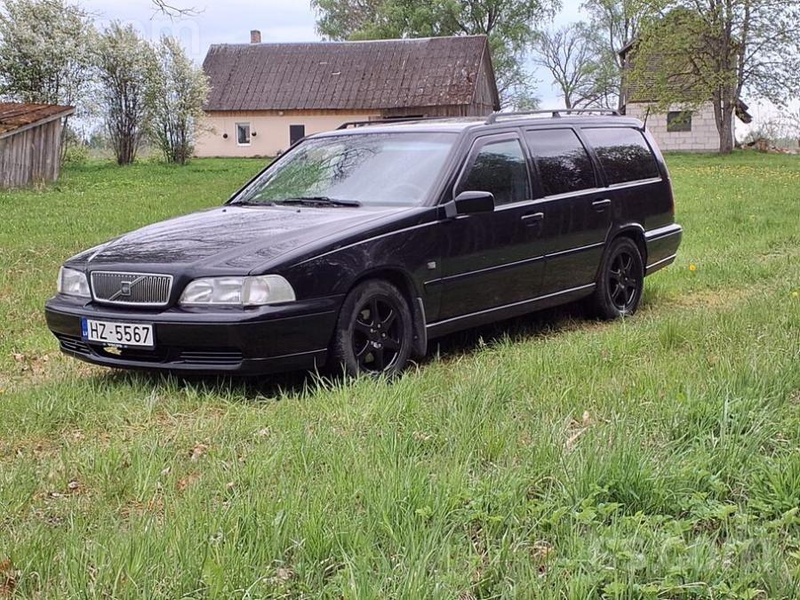 Melns Volvo V70 1999 Rīga, ar dzinēja tilpumu 2.50 L un nobraukumu 420 tūkst. km par 1999 €, foto 1 vietnē AUTOMOTO.COM.LV