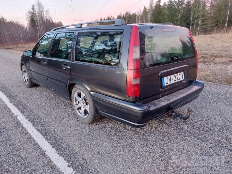 Melns Volvo V70 1999 Rīga, ar dzinēja tilpumu 2.50 L un nobraukumu 617 tūkst. km par 780 €, foto 4 vietnē AUTOMOTO.COM.LV