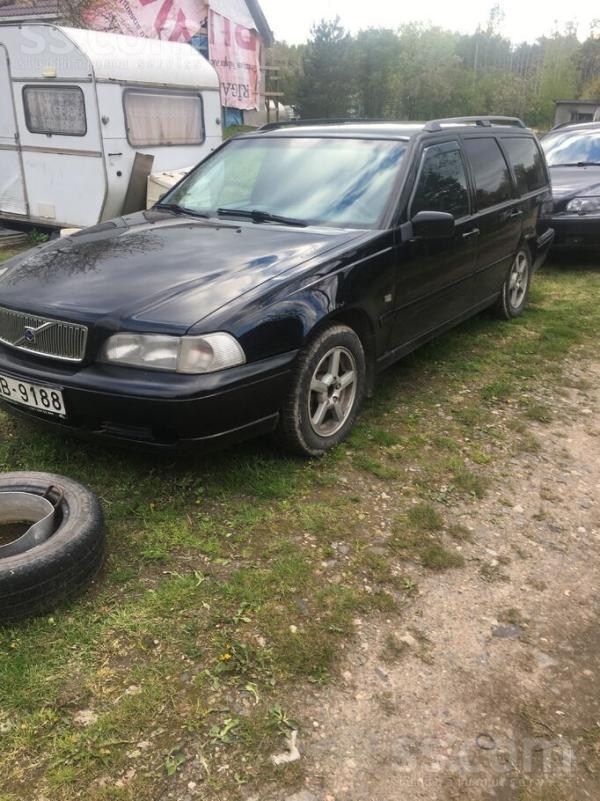 Black Volvo V70 1999 in Jelgava, with an engine capacity of 2.50 L and mileage of 309 thousand km for 1450 €, photo 4 on AUTOMOTO.COM.LV