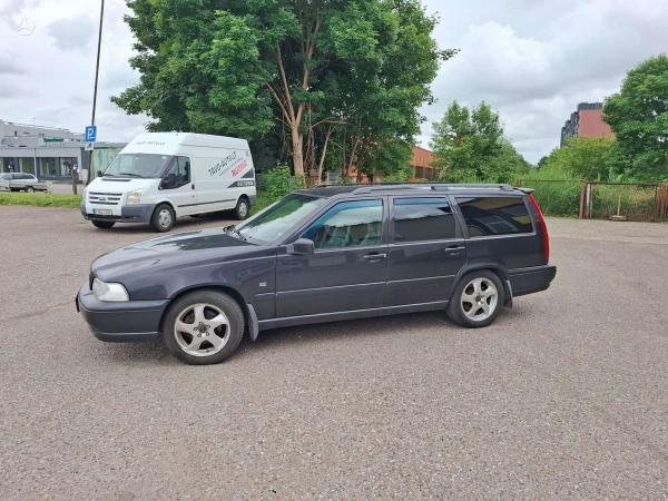 Melns Volvo V70 1999 Klaipėda, ar dzinēja tilpumu 2.40 L un nobraukumu 324 tūkst. km par 950 €, foto 2 vietnē AUTOMOTO.COM.LV