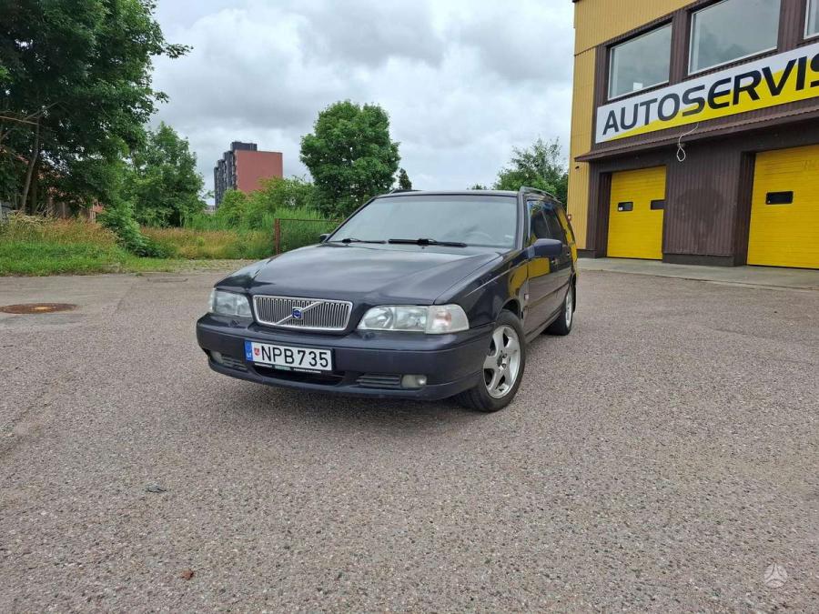 Melns Volvo V70 1999 Klaipėda, ar dzinēja tilpumu 2.40 L un nobraukumu 324 tūkst. km par 950 €, foto 4 vietnē AUTOMOTO.COM.LV