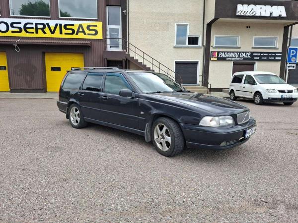 Melns Volvo V70 1999 Klaipėda, ar dzinēja tilpumu 2.40 L un nobraukumu 324 tūkst. km par 950 €, foto 4 vietnē AUTOMOTO.COM.LV