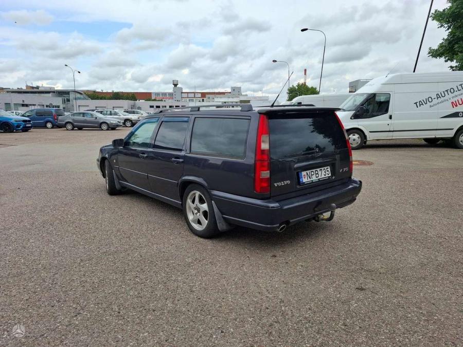 Melns Volvo V70 1999 Klaipėda, ar dzinēja tilpumu 2.40 L un nobraukumu 324 tūkst. km par 950 €, foto 8 vietnē AUTOMOTO.COM.LV