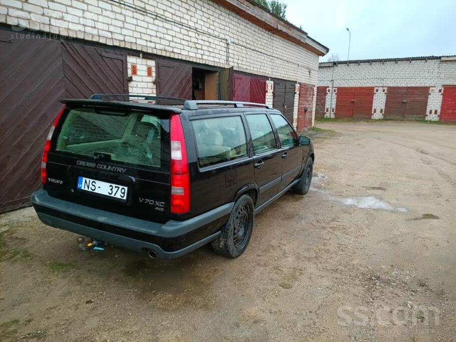 Black Volvo V70 1999 in Kuldiga, with an engine capacity of 2.40 L and mileage of 248 thousand km for 1600 €, photo 3 on AUTOMOTO.COM.LV