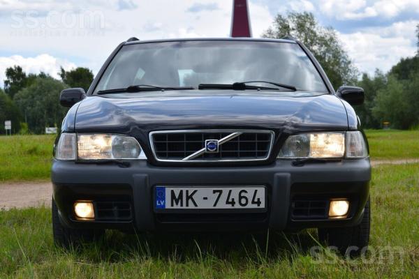Melns Volvo V70 1999 Rīga, ar dzinēja tilpumu 2.50 L un nobraukumu 260 tūkst. km par 4200 €, foto 2 vietnē AUTOMOTO.COM.LV