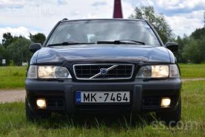 Melns Volvo V70 1999 Rīga, ar dzinēja tilpumu 2.50 L un nobraukumu 260 tūkst. km par 4200 €, foto 3 vietnē AUTOMOTO.COM.LV