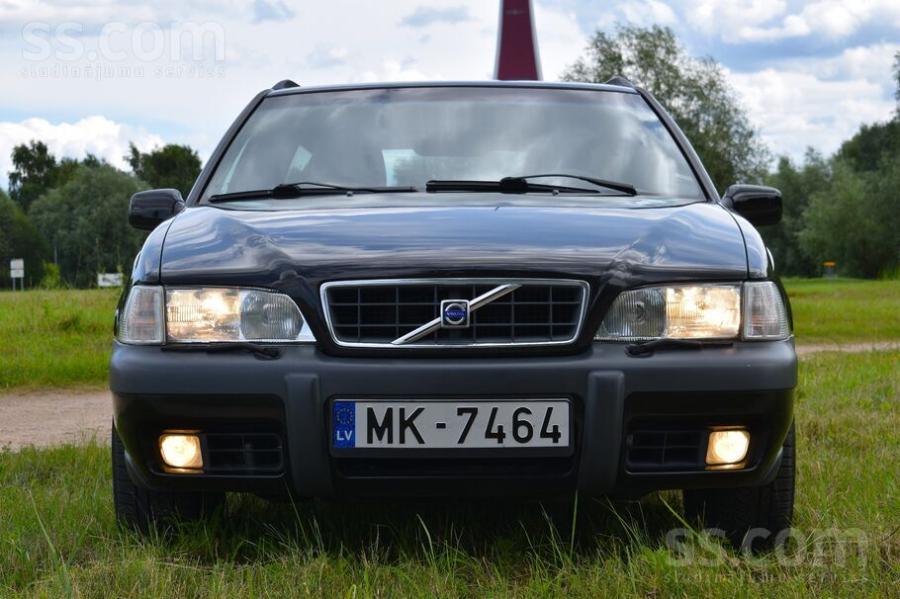 Melns Volvo V70 1999 Rīga, ar dzinēja tilpumu 2.50 L un nobraukumu 260 tūkst. km par 4200 €, foto 3 vietnē AUTOMOTO.COM.LV