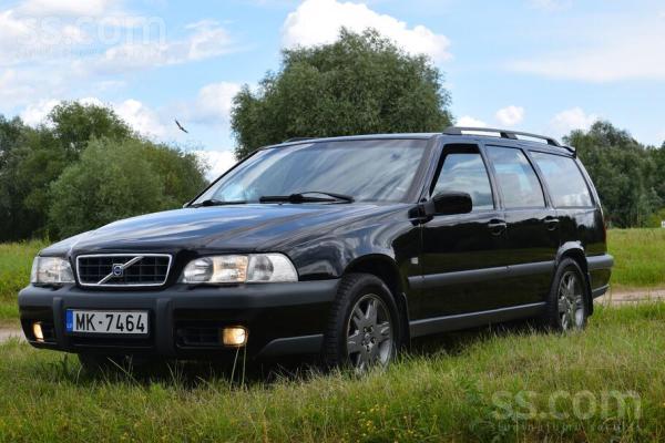 Melns Volvo V70 1999 Rīga, ar dzinēja tilpumu 2.50 L un nobraukumu 260 tūkst. km par 4200 €, foto 3 vietnē AUTOMOTO.COM.LV