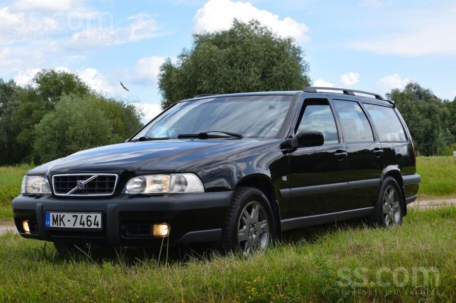 Melns Volvo V70 1999 Rīga, ar dzinēja tilpumu 2.50 L un nobraukumu 260 tūkst. km par 4200 €, foto 4 vietnē AUTOMOTO.COM.LV