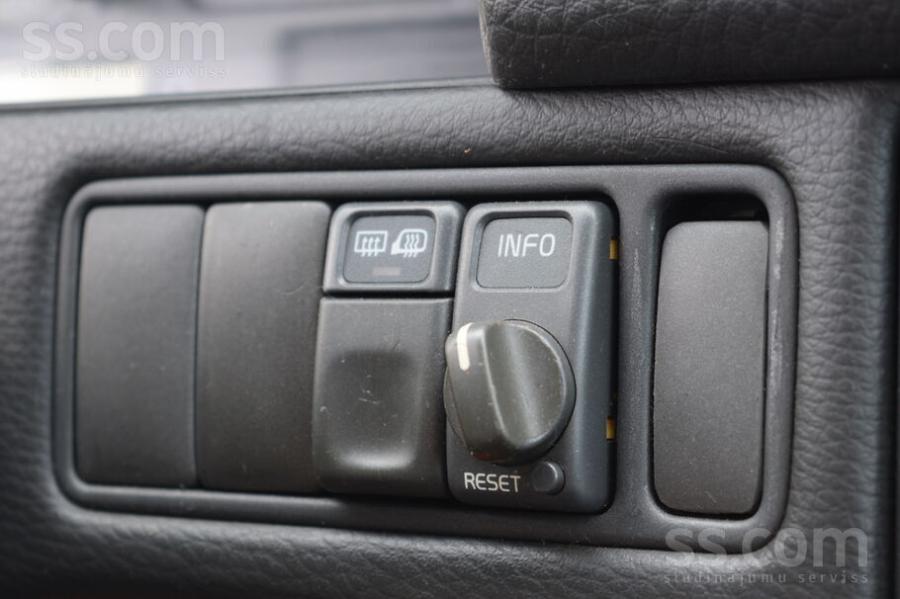 Melns Volvo V70 1999 Rīga, ar dzinēja tilpumu 2.50 L un nobraukumu 260 tūkst. km par 4200 €, foto 15 vietnē AUTOMOTO.COM.LV