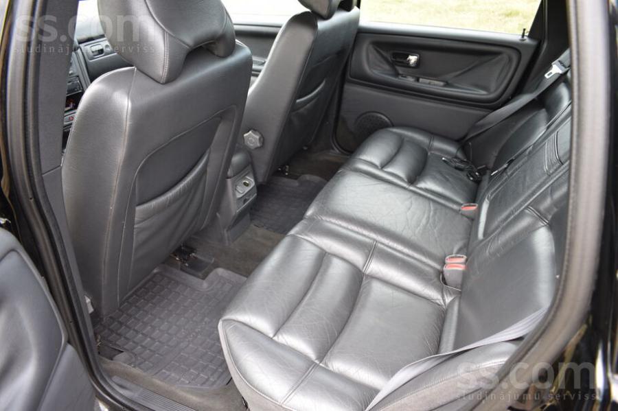 Melns Volvo V70 1999 Rīga, ar dzinēja tilpumu 2.50 L un nobraukumu 260 tūkst. km par 4200 €, foto 16 vietnē AUTOMOTO.COM.LV