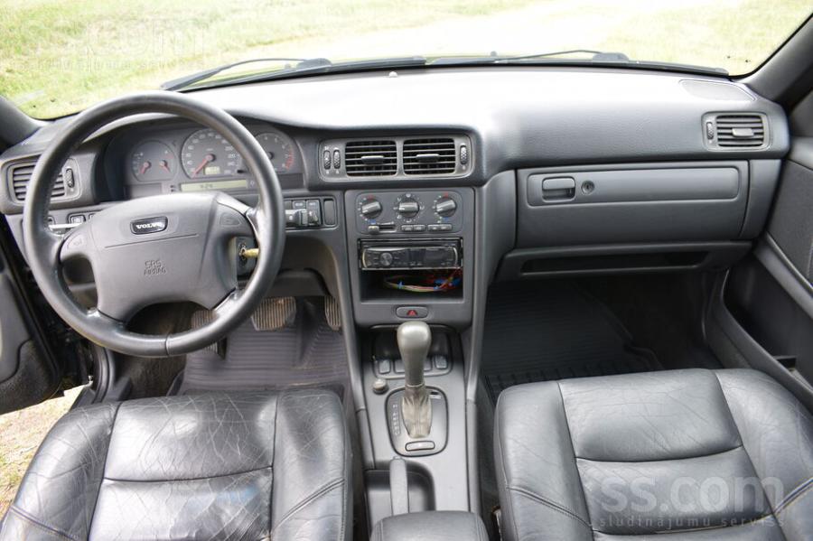 Melns Volvo V70 1999 Rīga, ar dzinēja tilpumu 2.50 L un nobraukumu 260 tūkst. km par 4200 €, foto 18 vietnē AUTOMOTO.COM.LV
