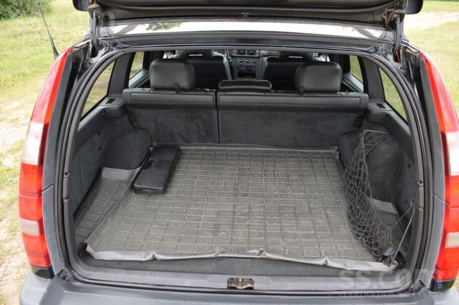 Melns Volvo V70 1999 Rīga, ar dzinēja tilpumu 2.50 L un nobraukumu 260 tūkst. km par 4200 €, foto 21 vietnē AUTOMOTO.COM.LV