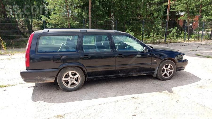 Melns Volvo V70 1999 Daugavpils, ar dzinēja tilpumu 2.50 L un nobraukumu 420 tūkst. km par 1100 €, foto 1 vietnē AUTOMOTO.COM.LV