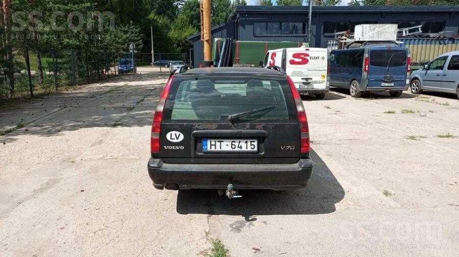 Melns Volvo V70 1999 Daugavpils, ar dzinēja tilpumu 2.50 L un nobraukumu 420 tūkst. km par 1100 €, foto 5 vietnē AUTOMOTO.COM.LV