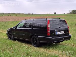Black Volvo V70 1999 in Riga, with an engine capacity of 2.50 L and mileage of 433 thousand km for 2000 €, photo 3 on AUTOMOTO.COM.LV
