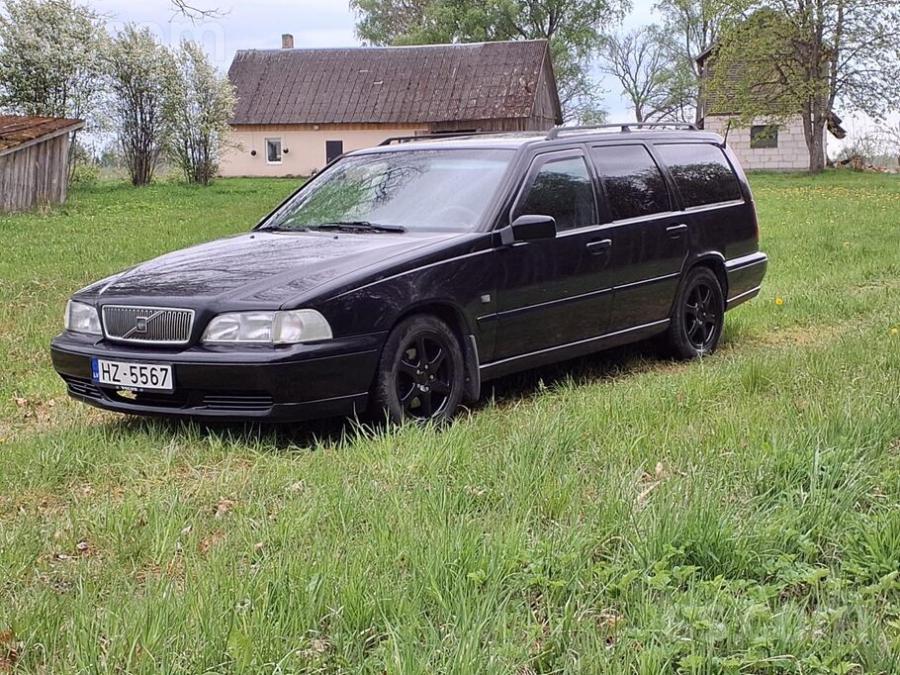 Black Volvo V70 1999 in Riga, with an engine capacity of 2.50 L and mileage of 433 thousand km for 2000 €, photo 4 on AUTOMOTO.COM.LV