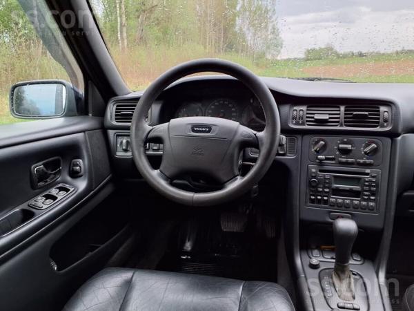 Black Volvo V70 1999 in Riga, with an engine capacity of 2.50 L and mileage of 433 thousand km for 2000 €, photo 6 on AUTOMOTO.COM.LV