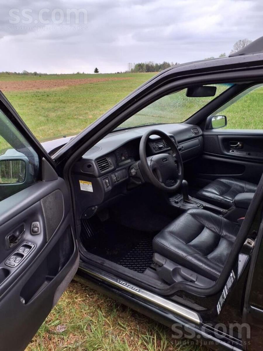 Black Volvo V70 1999 in Riga, with an engine capacity of 2.50 L and mileage of 433 thousand km for 2000 €, photo 8 on AUTOMOTO.COM.LV