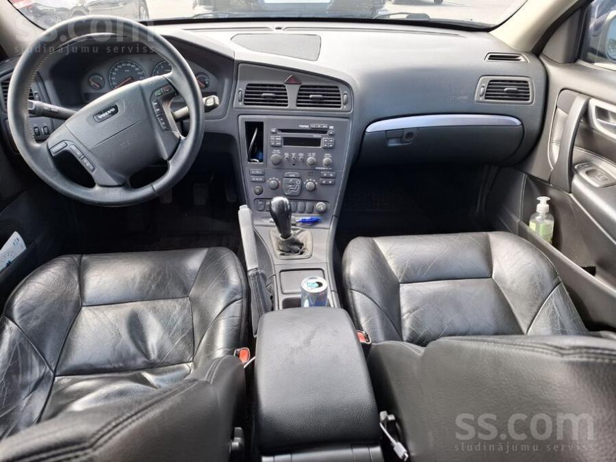 Melns Volvo V70 2000 Rīga, ar dzinēja tilpumu 2.30 L un nobraukumu 296 tūkst. km par 2500 €, foto 7 vietnē AUTOMOTO.COM.LV