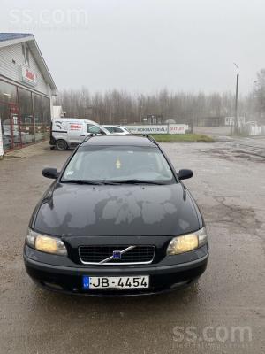 Black Volvo V70 2000 in Jelgava, with an engine capacity of 2.50 L and mileage of 516 thousand km for 1000 €, photo 2 on AUTOMOTO.COM.LV