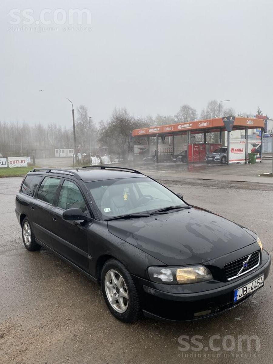 Black Volvo V70 2000 in Jelgava, with an engine capacity of 2.50 L and mileage of 516 thousand km for 1000 €, photo 3 on AUTOMOTO.COM.LV