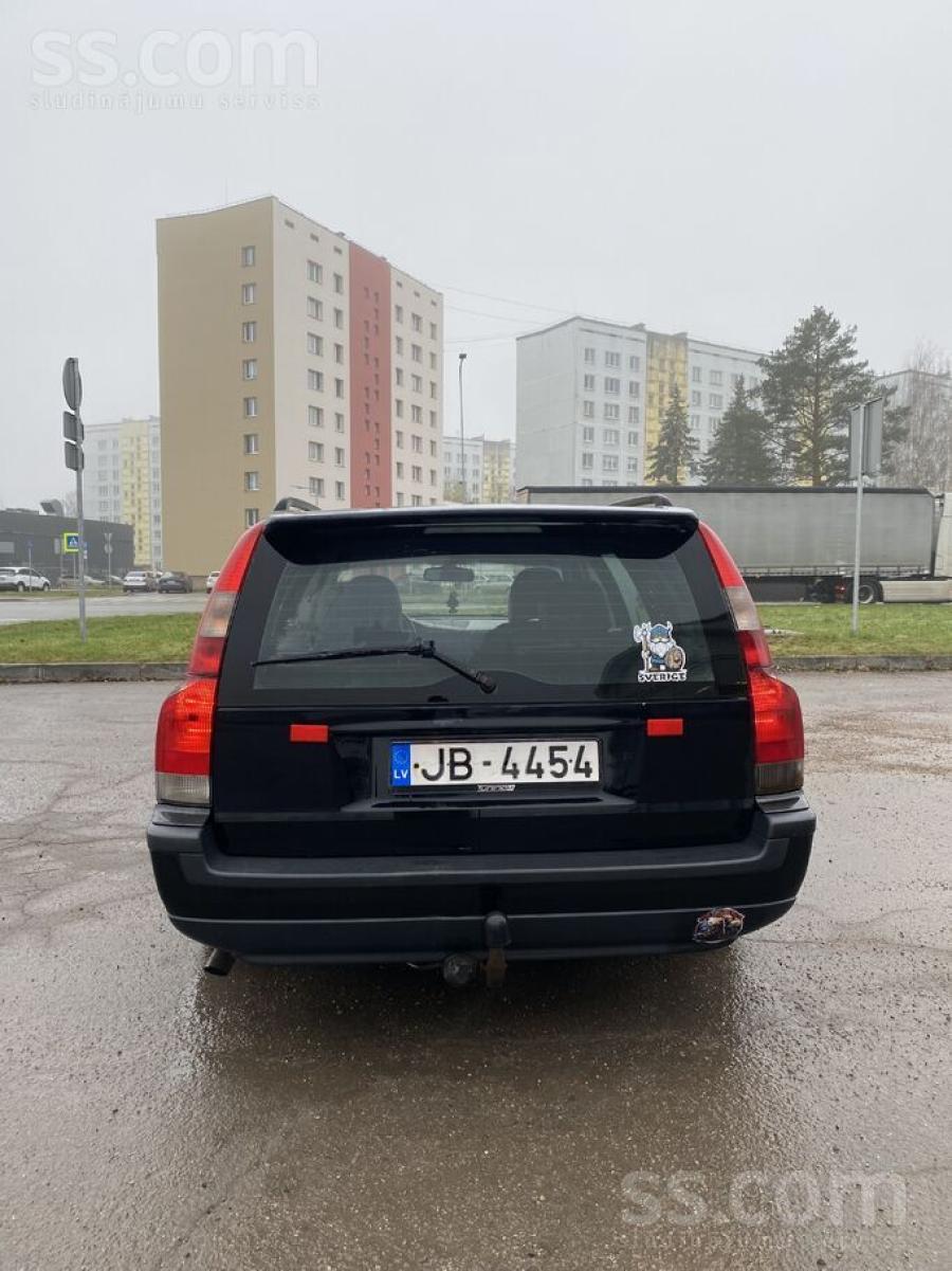 Black Volvo V70 2000 in Jelgava, with an engine capacity of 2.50 L and mileage of 516 thousand km for 1000 €, photo 4 on AUTOMOTO.COM.LV