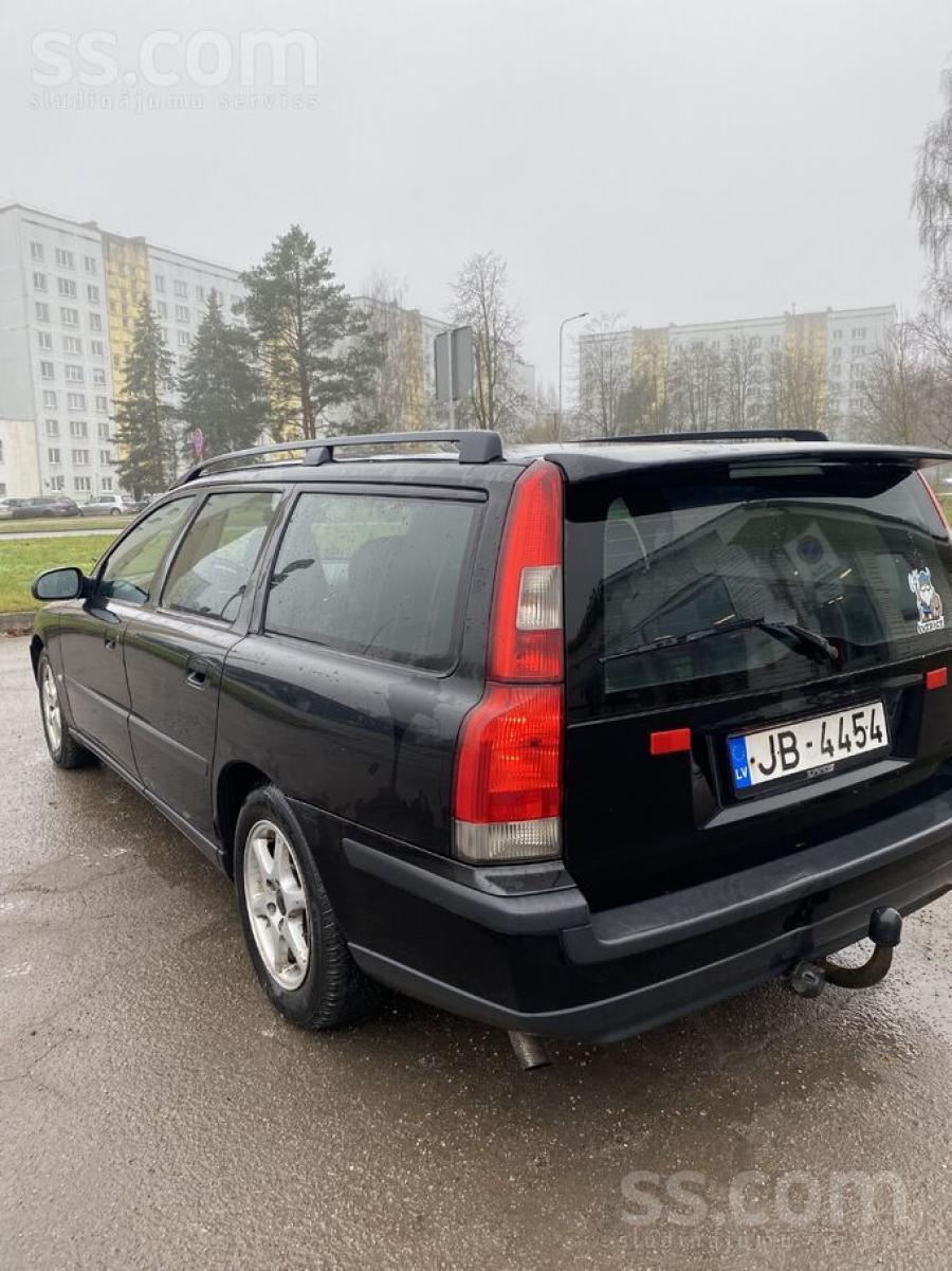Black Volvo V70 2000 in Jelgava, with an engine capacity of 2.50 L and mileage of 516 thousand km for 1000 €, photo 5 on AUTOMOTO.COM.LV