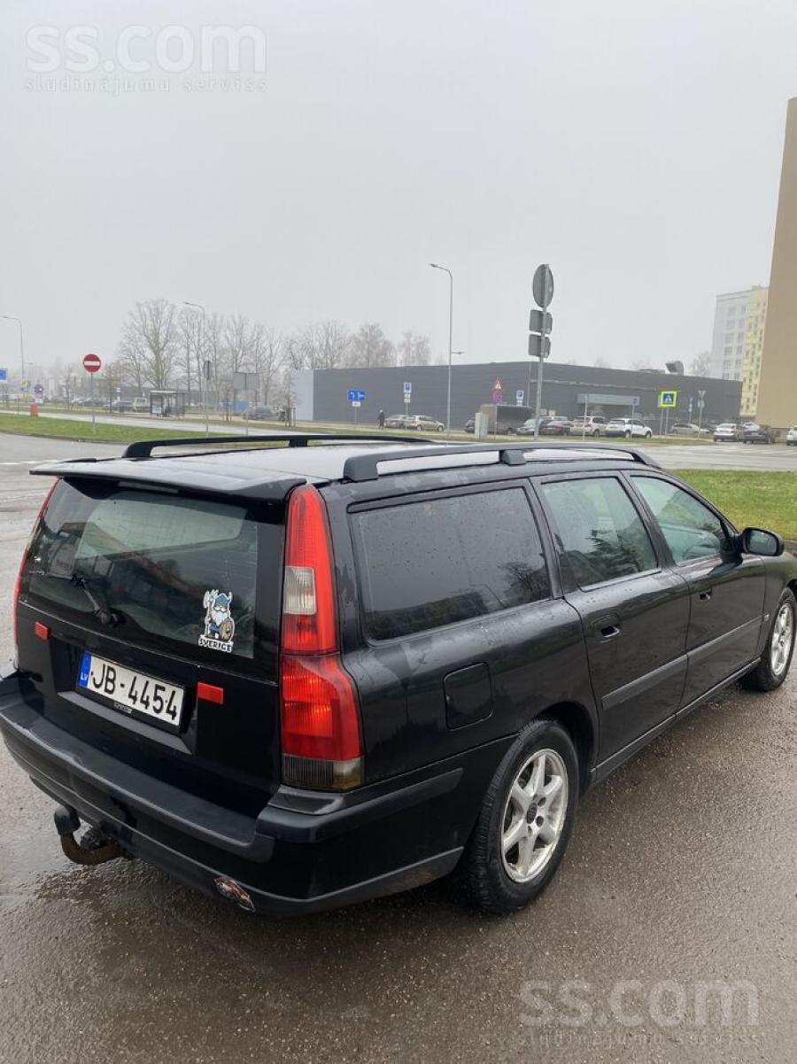 Black Volvo V70 2000 in Jelgava, with an engine capacity of 2.50 L and mileage of 516 thousand km for 1000 €, photo 6 on AUTOMOTO.COM.LV