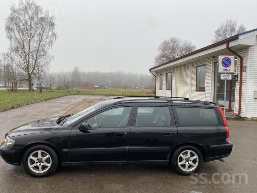 Black Volvo V70 2000 in Jelgava, with an engine capacity of 2.50 L and mileage of 516 thousand km for 1000 €, photo 12 on AUTOMOTO.COM.LV
