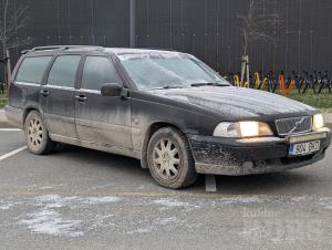 Melns Volvo V70 2000 Tallina, ar dzinēja tilpumu 0.00 L un nobraukumu 451 tūkst. km par 699 €, foto  vietnē AUTOMOTO.COM.LV