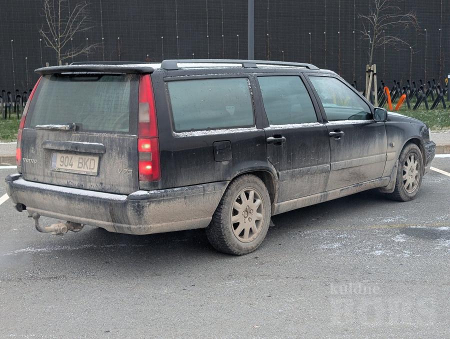 Melns Volvo V70 2000 Tallina, ar dzinēja tilpumu 0.00 L un nobraukumu 451 tūkst. km par 699 €, foto 4 vietnē AUTOMOTO.COM.LV