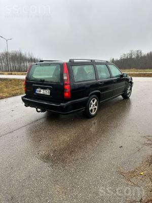 Black Volvo V70 2000 in Preili, with an engine capacity of 2.50 L and mileage of 430 thousand km for 1100 €, photo 3 on AUTOMOTO.COM.LV