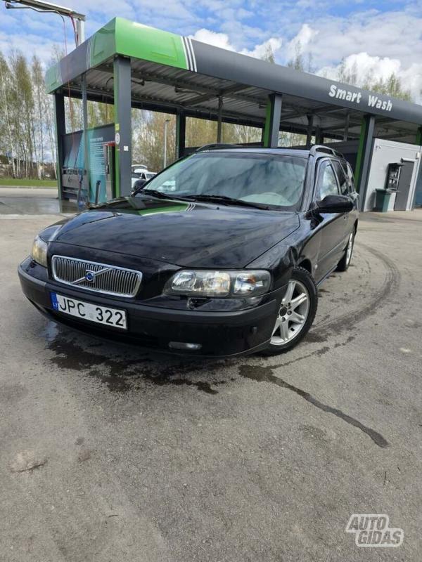 Melns Volvo V70 2000 Viļņa, ar dzinēja tilpumu 2.50 L un nobraukumu 444 tūkst. km par 750 €, foto 1 vietnē AUTOMOTO.COM.LV