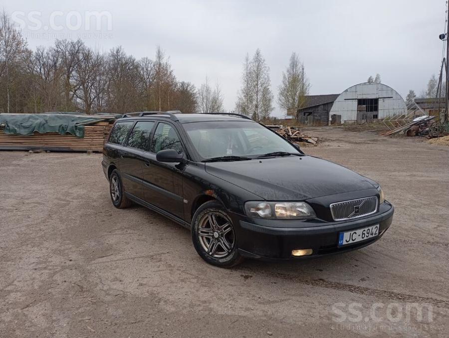 Melns Volvo V70 2000 Madona, ar dzinēja tilpumu 2.50 L un nobraukumu 393 tūkst. km par 800 €, foto 1 vietnē AUTOMOTO.COM.LV
