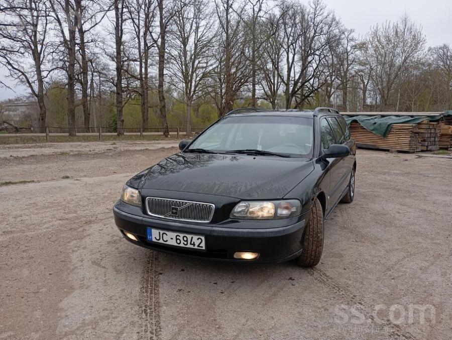 Melns Volvo V70 2000 Madona, ar dzinēja tilpumu 2.50 L un nobraukumu 393 tūkst. km par 800 €, foto 3 vietnē AUTOMOTO.COM.LV