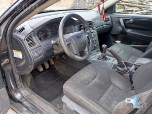 Melns Volvo V70 2000 Madona, ar dzinēja tilpumu 2.50 L un nobraukumu 393 tūkst. km par 800 €, foto 5 vietnē AUTOMOTO.COM.LV