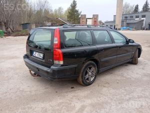 Melns Volvo V70 2000 Madona, ar dzinēja tilpumu 2.50 L un nobraukumu 393 tūkst. km par 800 €, foto 6 vietnē AUTOMOTO.COM.LV