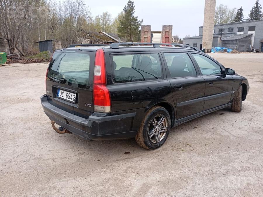 Melns Volvo V70 2000 Madona, ar dzinēja tilpumu 2.50 L un nobraukumu 393 tūkst. km par 800 €, foto 6 vietnē AUTOMOTO.COM.LV