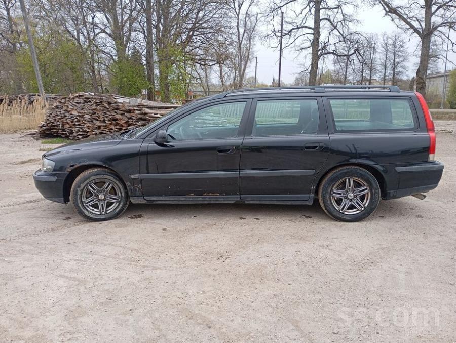 Melns Volvo V70 2000 Madona, ar dzinēja tilpumu 2.50 L un nobraukumu 393 tūkst. km par 800 €, foto 7 vietnē AUTOMOTO.COM.LV