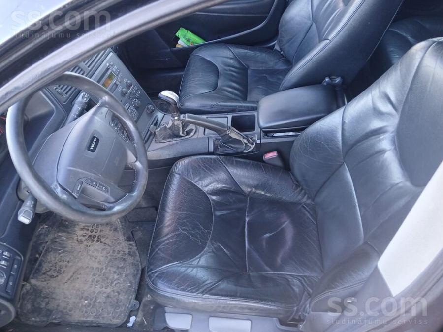 Melns Volvo V70 2000 Ogre, ar dzinēja tilpumu 2.50 L un nobraukumu 380 tūkst. km par 1100 €, foto 5 vietnē AUTOMOTO.COM.LV