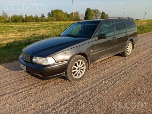 Черный Вольво В70 2000 в Балви, объемом двигателя 2.50 л и пробегом 541 тыс. км за 1300 €, фото 2 на AUTOMOTO.COM.LV
