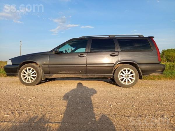 Black Volvo V70 2000 in Balvi, with an engine capacity of 2.50 L and mileage of 541 thousand km for 1300 €, photo 3 on AUTOMOTO.COM.LV
