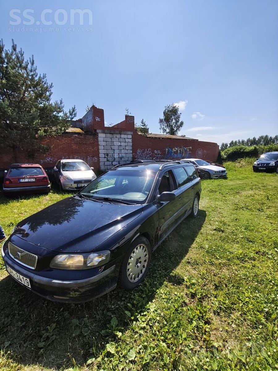 Melns Volvo V70 2000 Rīga, ar dzinēja tilpumu 2.40 L un nobraukumu 380 tūkst. km par 850 €, foto 1 vietnē AUTOMOTO.COM.LV