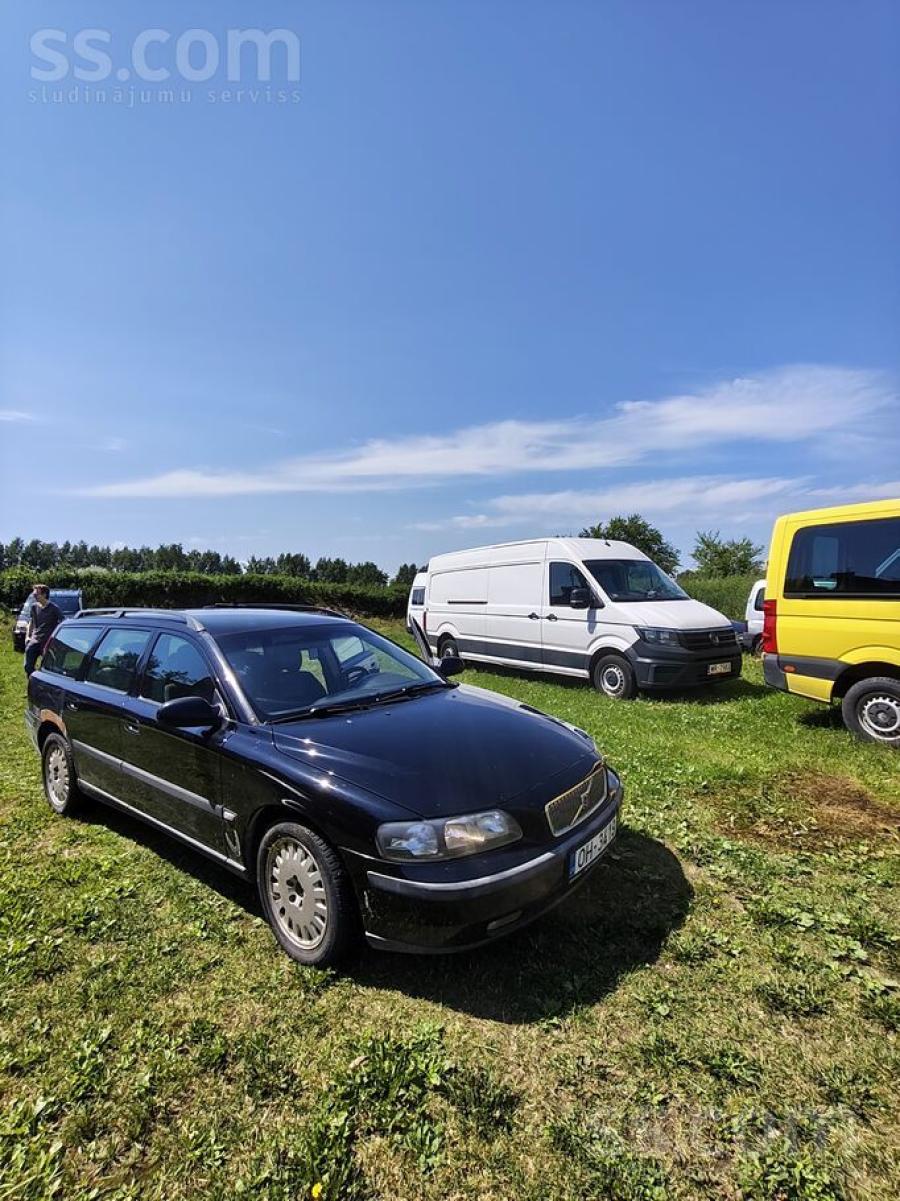 Melns Volvo V70 2000 Rīga, ar dzinēja tilpumu 2.40 L un nobraukumu 380 tūkst. km par 850 €, foto 3 vietnē AUTOMOTO.COM.LV