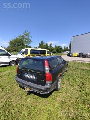 Melns Volvo V70 2000 Rīga, ar dzinēja tilpumu 2.40 L un nobraukumu 380 tūkst. km par 850 €, foto 4 vietnē AUTOMOTO.COM.LV