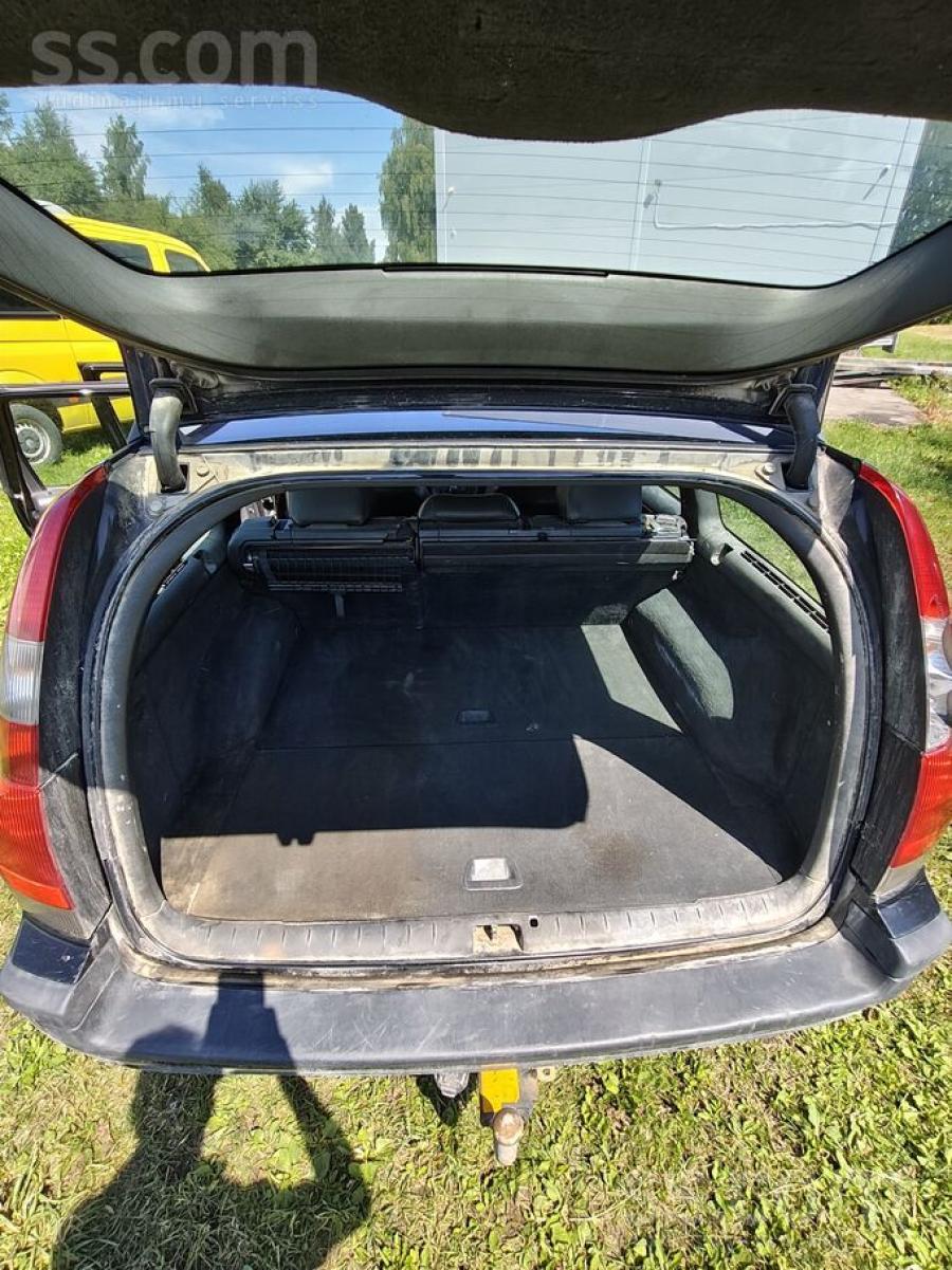 Melns Volvo V70 2000 Rīga, ar dzinēja tilpumu 2.40 L un nobraukumu 380 tūkst. km par 850 €, foto 5 vietnē AUTOMOTO.COM.LV