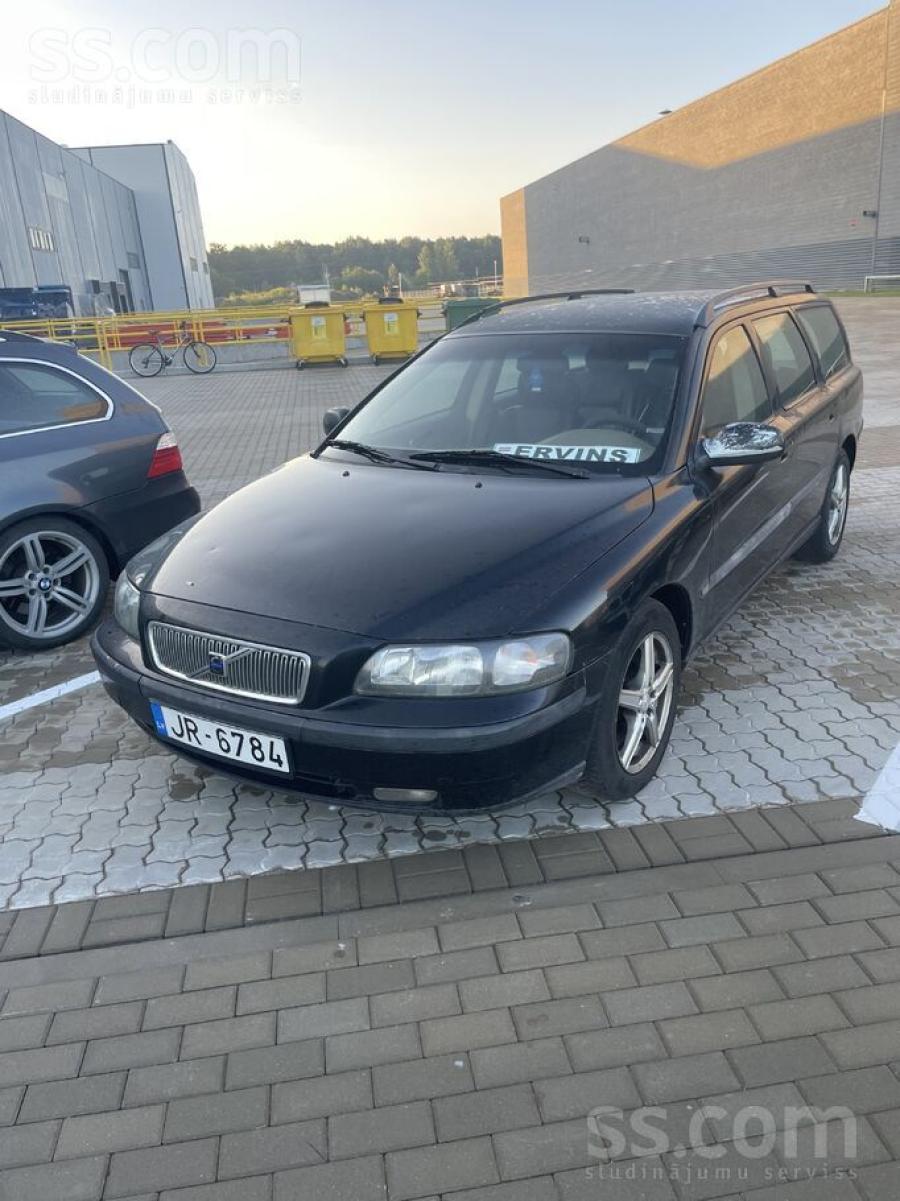 Melns Volvo V70 2000 Jelgava, ar dzinēja tilpumu 2.50 L un nobraukumu 380 tūkst. km par 900 €, foto 1 vietnē AUTOMOTO.COM.LV