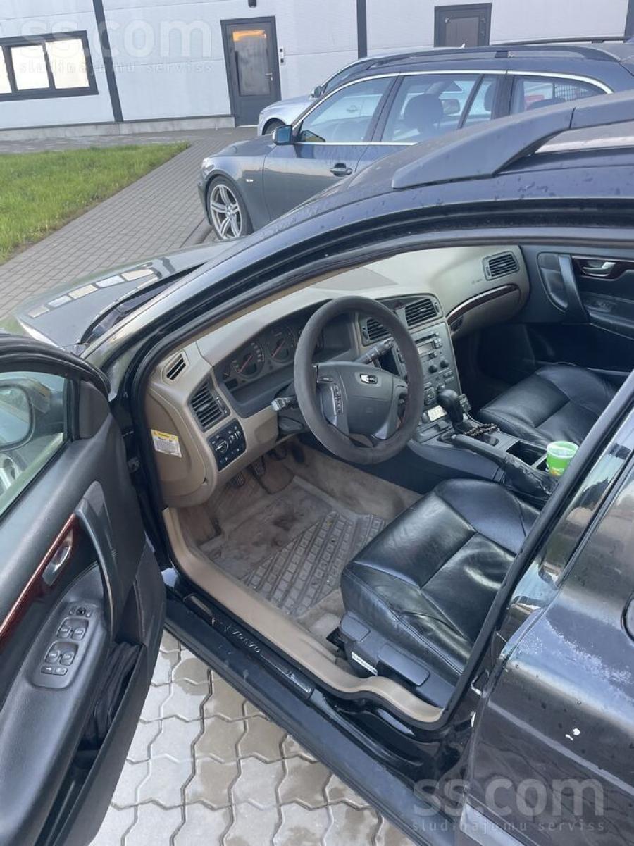 Melns Volvo V70 2000 Jelgava, ar dzinēja tilpumu 2.50 L un nobraukumu 380 tūkst. km par 900 €, foto 3 vietnē AUTOMOTO.COM.LV