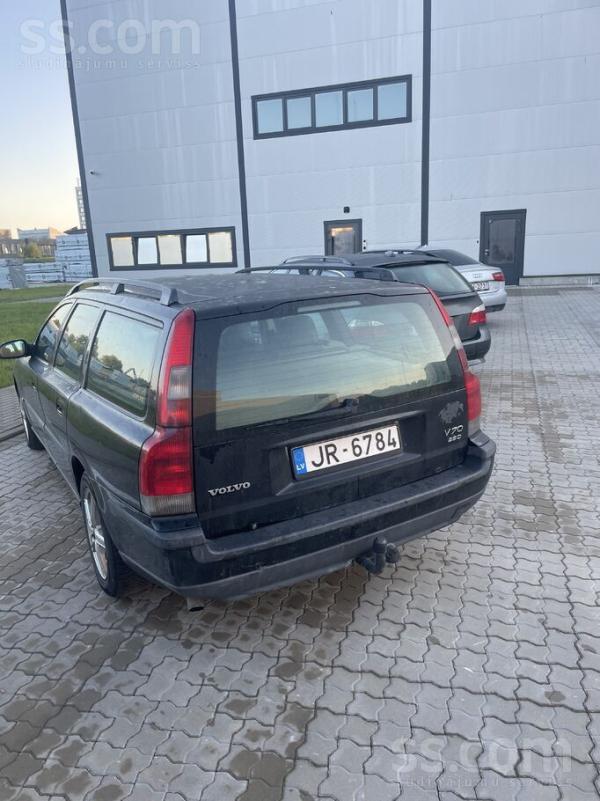 Melns Volvo V70 2000 Jelgava, ar dzinēja tilpumu 2.50 L un nobraukumu 380 tūkst. km par 900 €, foto 3 vietnē AUTOMOTO.COM.LV